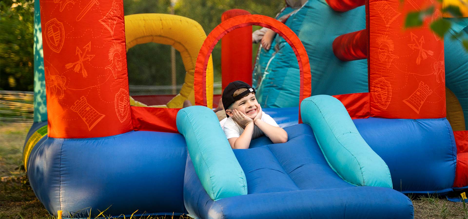 MAXIMUM FUN – Jumpers, Karaokes, Furniture and more!!!